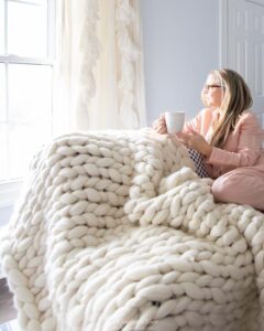 20 CUDDLY Throw Blankets You'll Want This Fall & Winter!