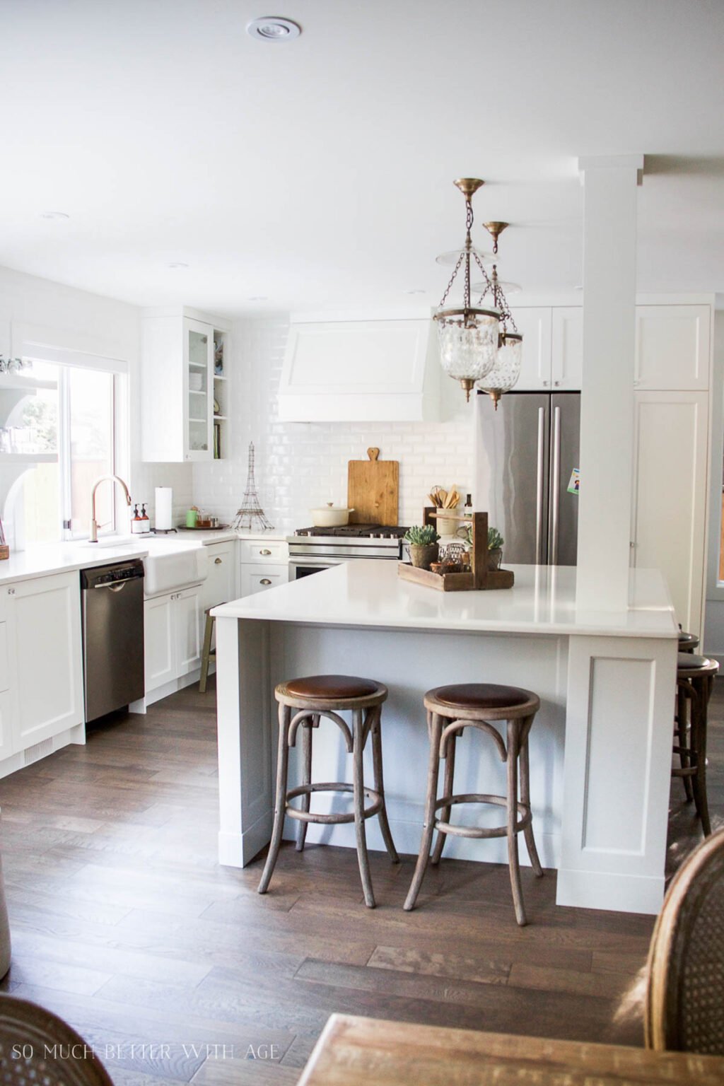 Benjamin Moore Simply White OC-117: ULTIMATE Review + Pics!