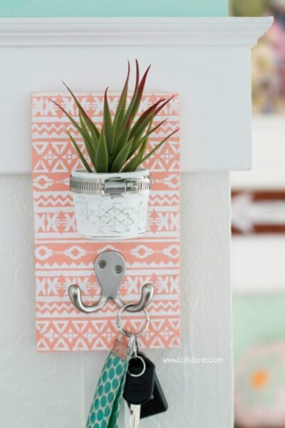 17 Simply GENIUS Key Organizers and DIY Key Holder Ideas!
