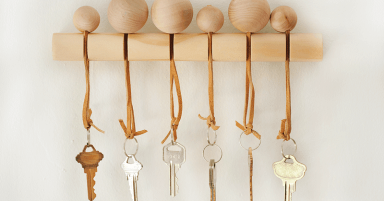 17 Simply GENIUS Key Organizers and DIY Key Holder Ideas!