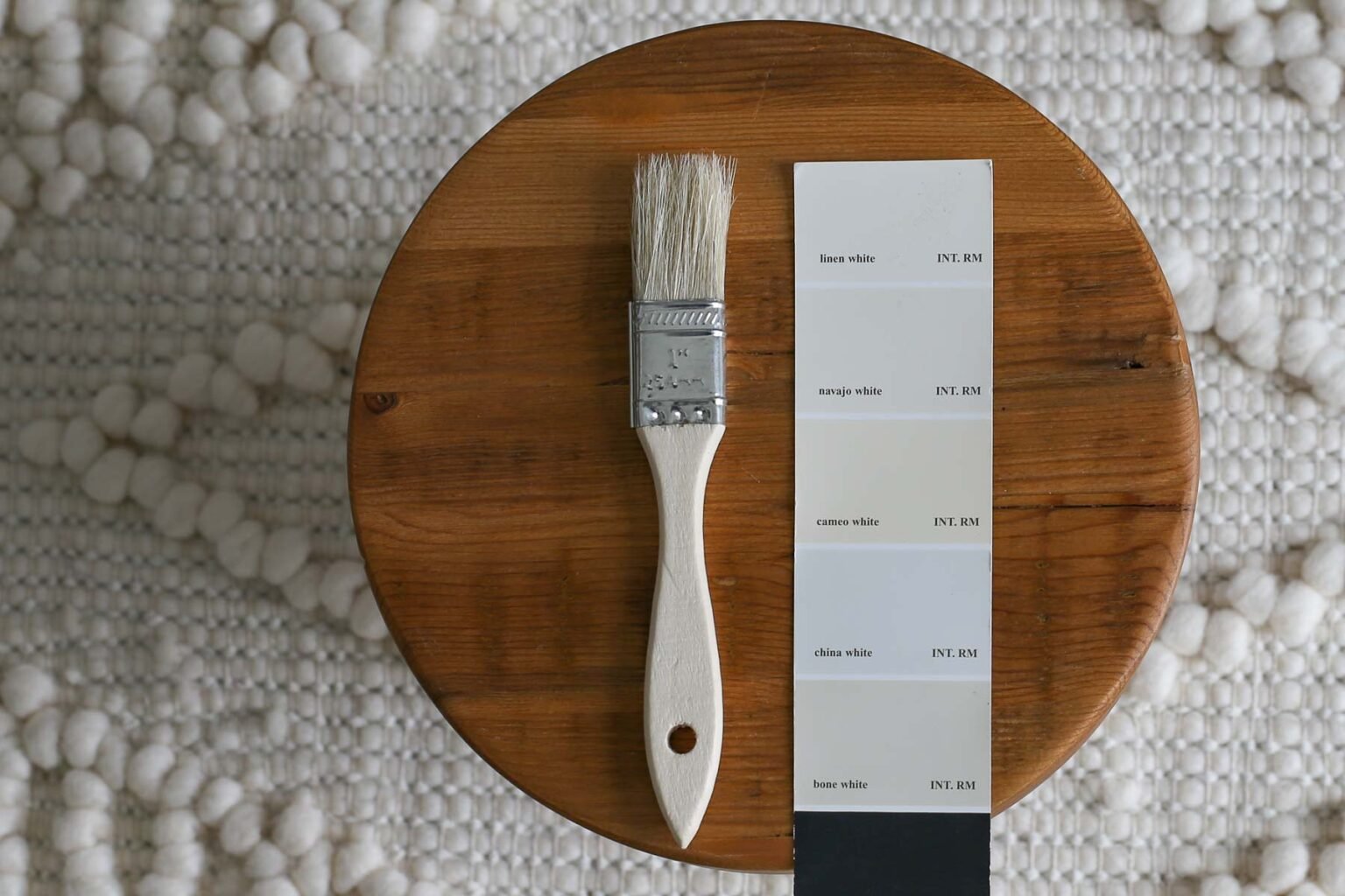 Benjamin Moore Linen White 912: ULTIMATE Review + Pictures!