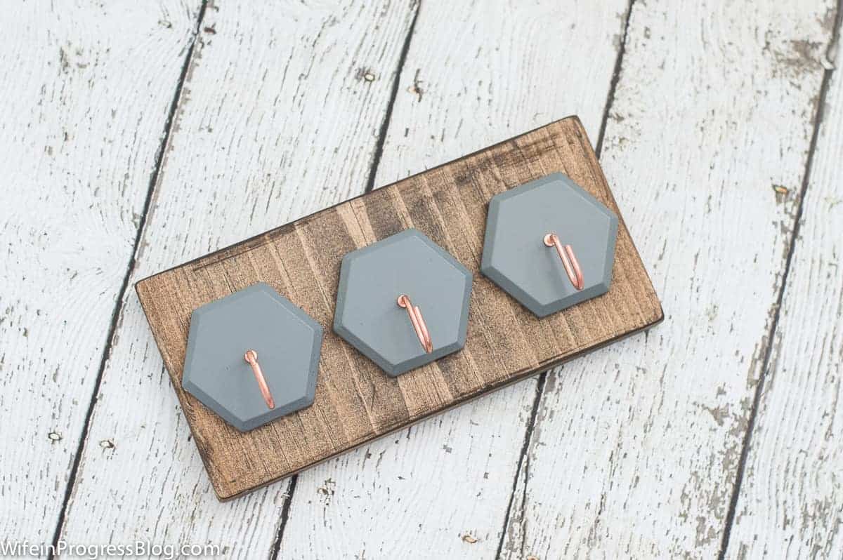 17 Simply GENIUS Key Organizers and DIY Key Holder Ideas!