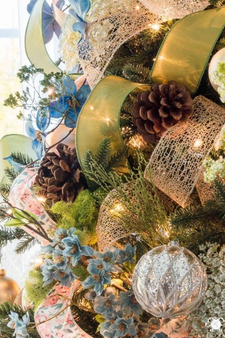 33 BEAUTIFUL Christmas Tree Ribbon Ideas For Your Home!