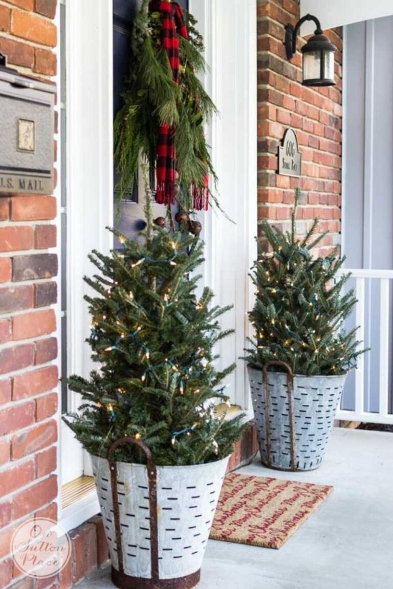 25 BEST Christmas Door Decorations To Welcome The Holidays!