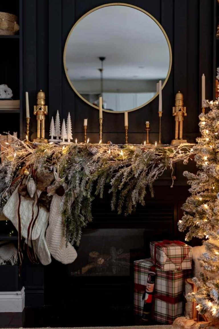 37 STUNNING Christmas Fireplace Decor Ideas (With Pictures)