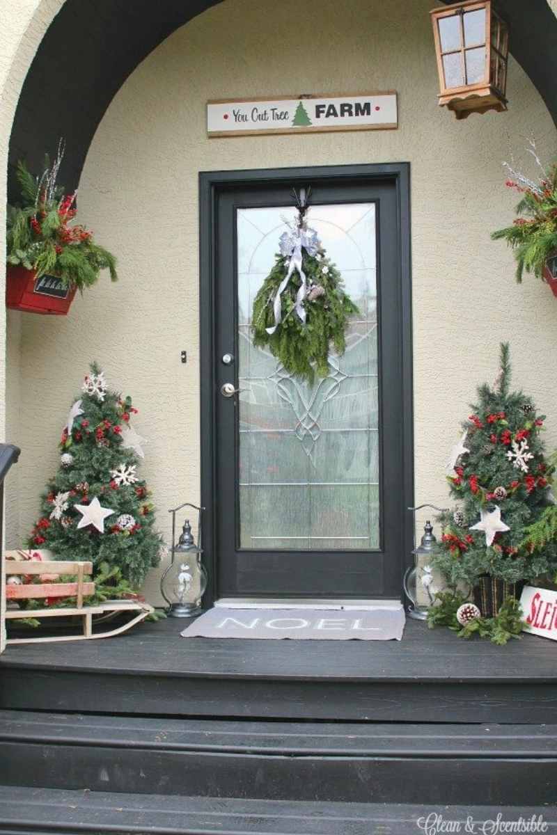 27 BEST Christmas Door Decorations To Welcome The Holidays!