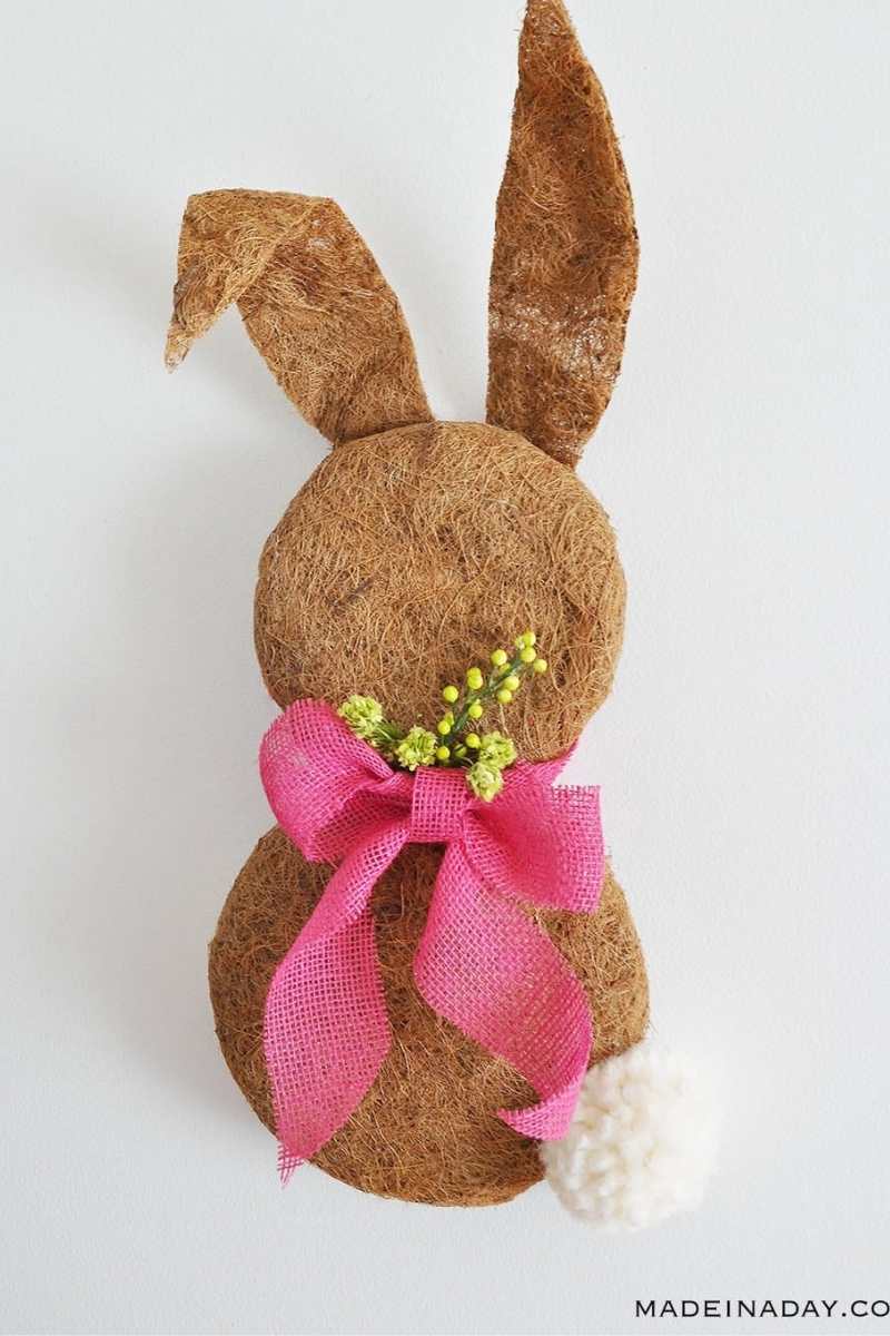 45 Beautiful Spring Easter Wreath Ideas To Buy or DIY!