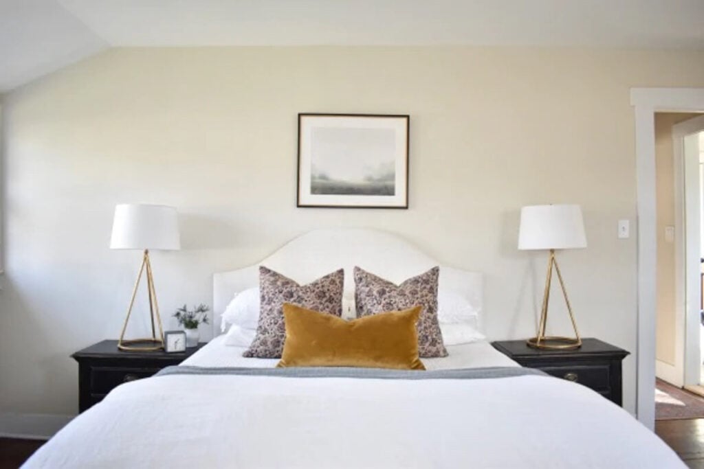 Benjamin Moore Ballet White (#OC-9): ULTIMATE Review + Pictures