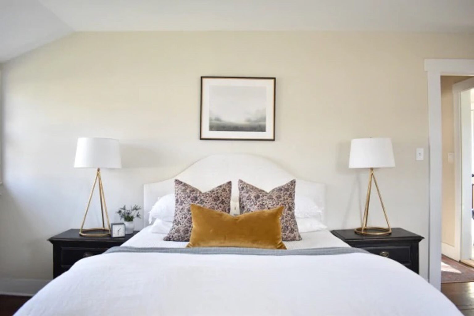 Benjamin Moore Ballet White (#OC-9): ULTIMATE Review + Pictures