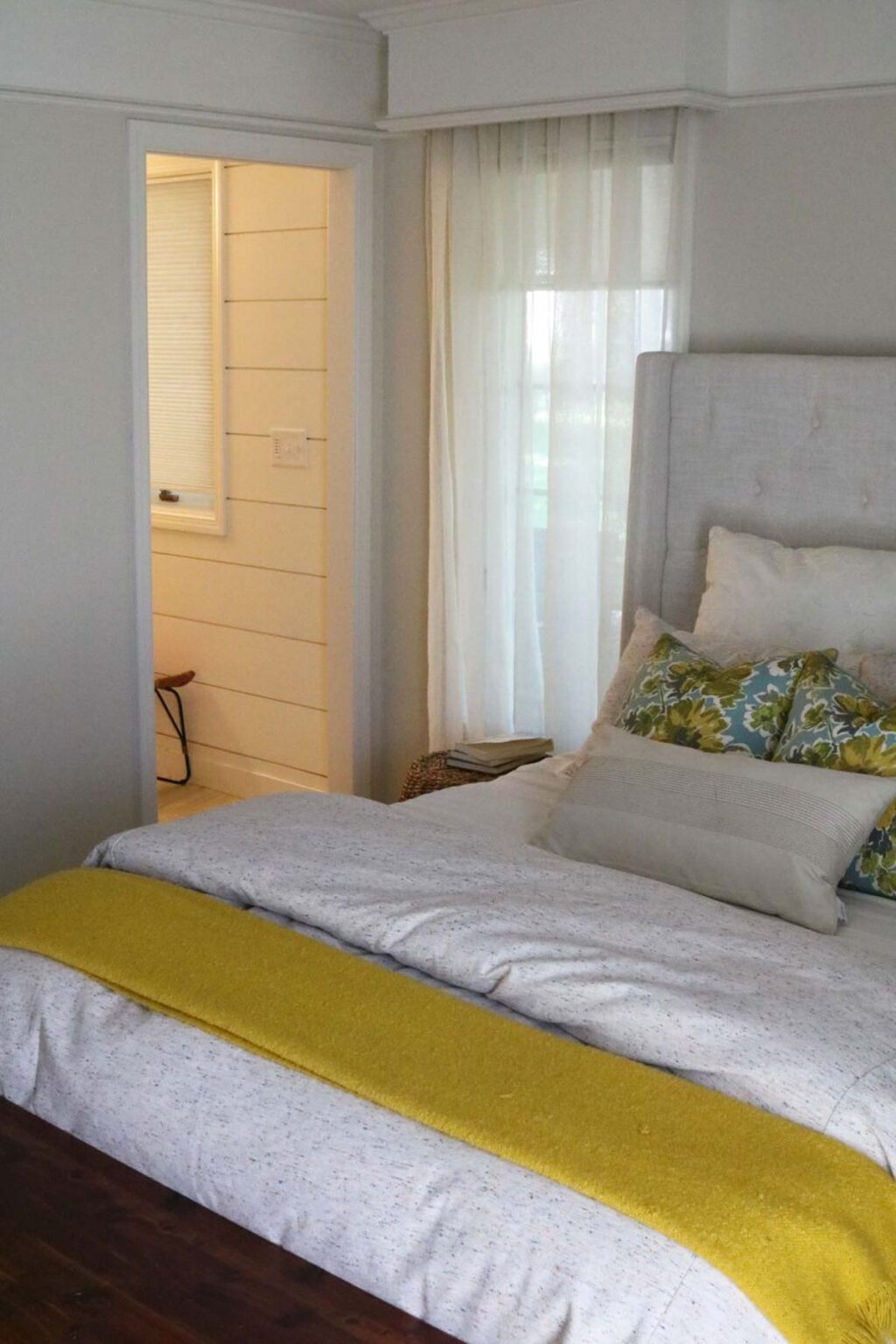 Benjamin Moore Ballet White (#OC-9): ULTIMATE Review + Pictures