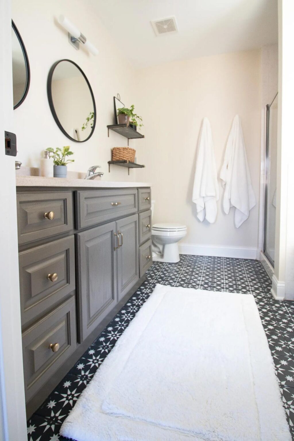 Benjamin Moore Ballet White (#OC-9): ULTIMATE Review + Pictures