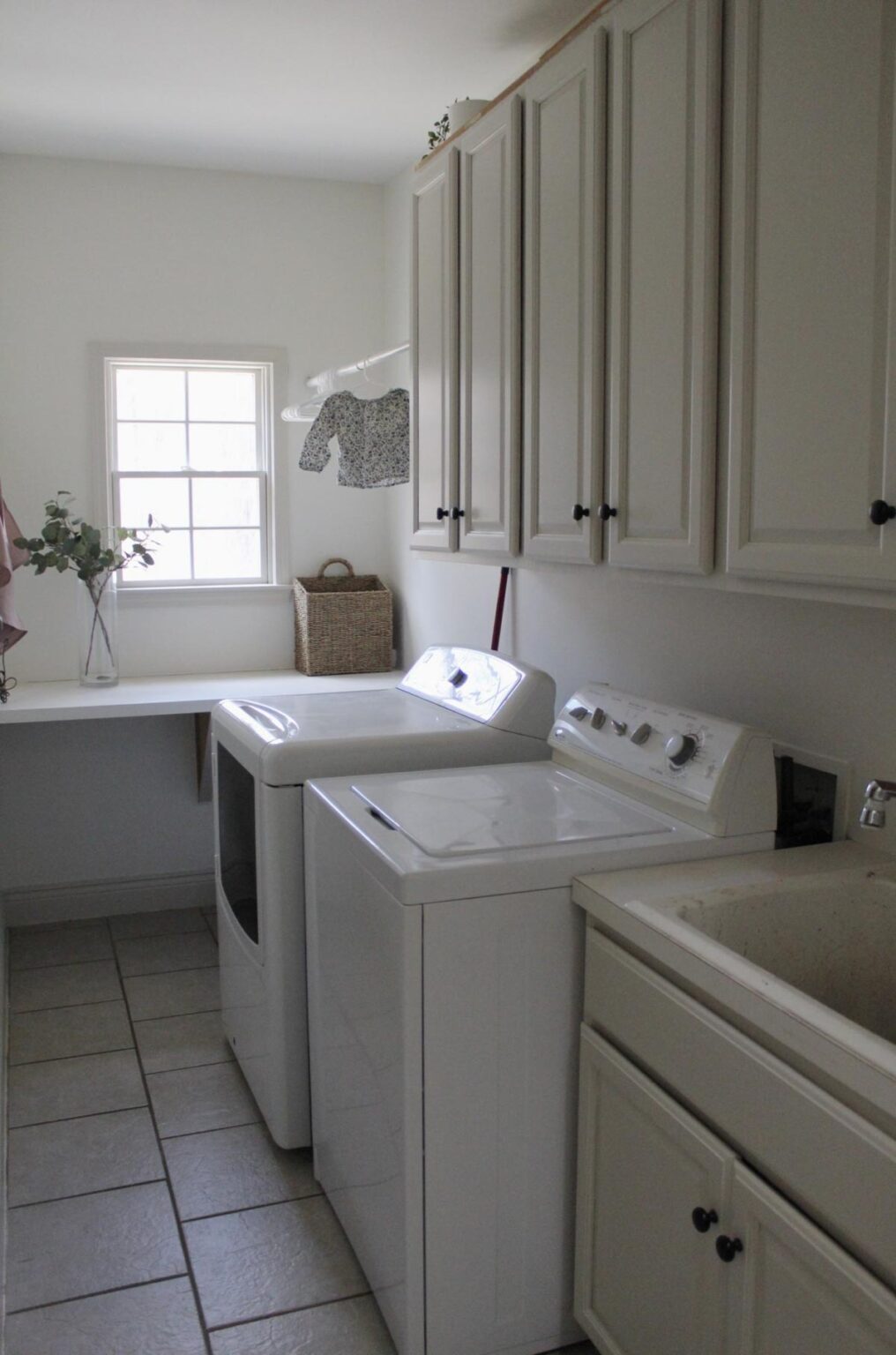 Benjamin Moore Baby Fawn (#OC-15): ULTIMATE Review + Pictures