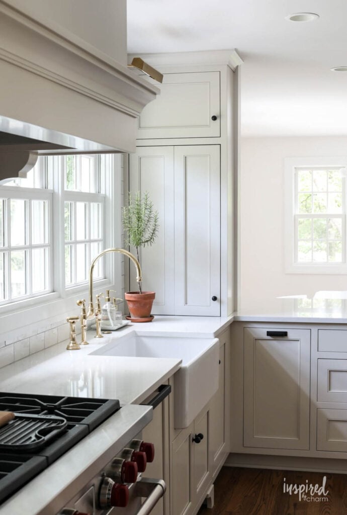 Sherwin Williams Egret White (SW 7570): ULTIMATE Review + Pictures