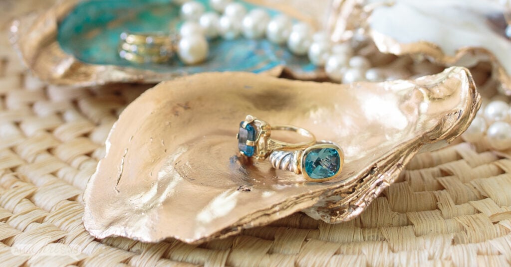 25 Creative, Coastal DIY Seashell Craft Ideas to Make!